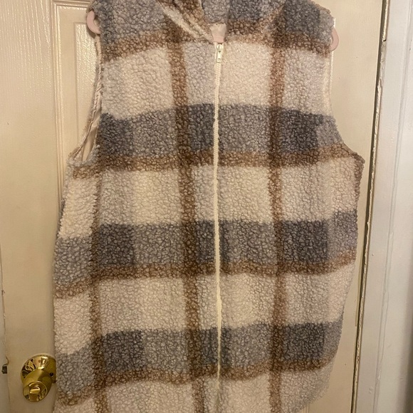 SHEIN | Jackets & Coats | Shein Sherpa Vest | Poshmark